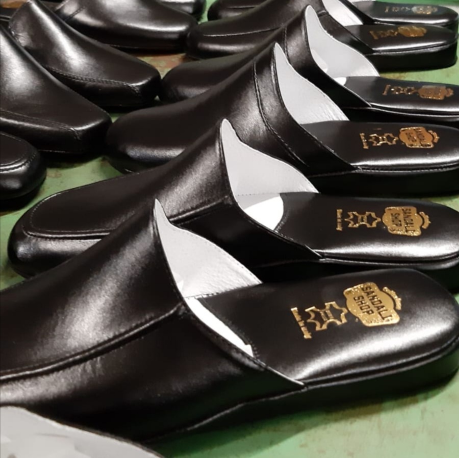 Pantofola in pelle Elegante nera da uomo - Sandalishop.it Pantofola in pelle Elegante nera da uomo - Sandalishop.it
